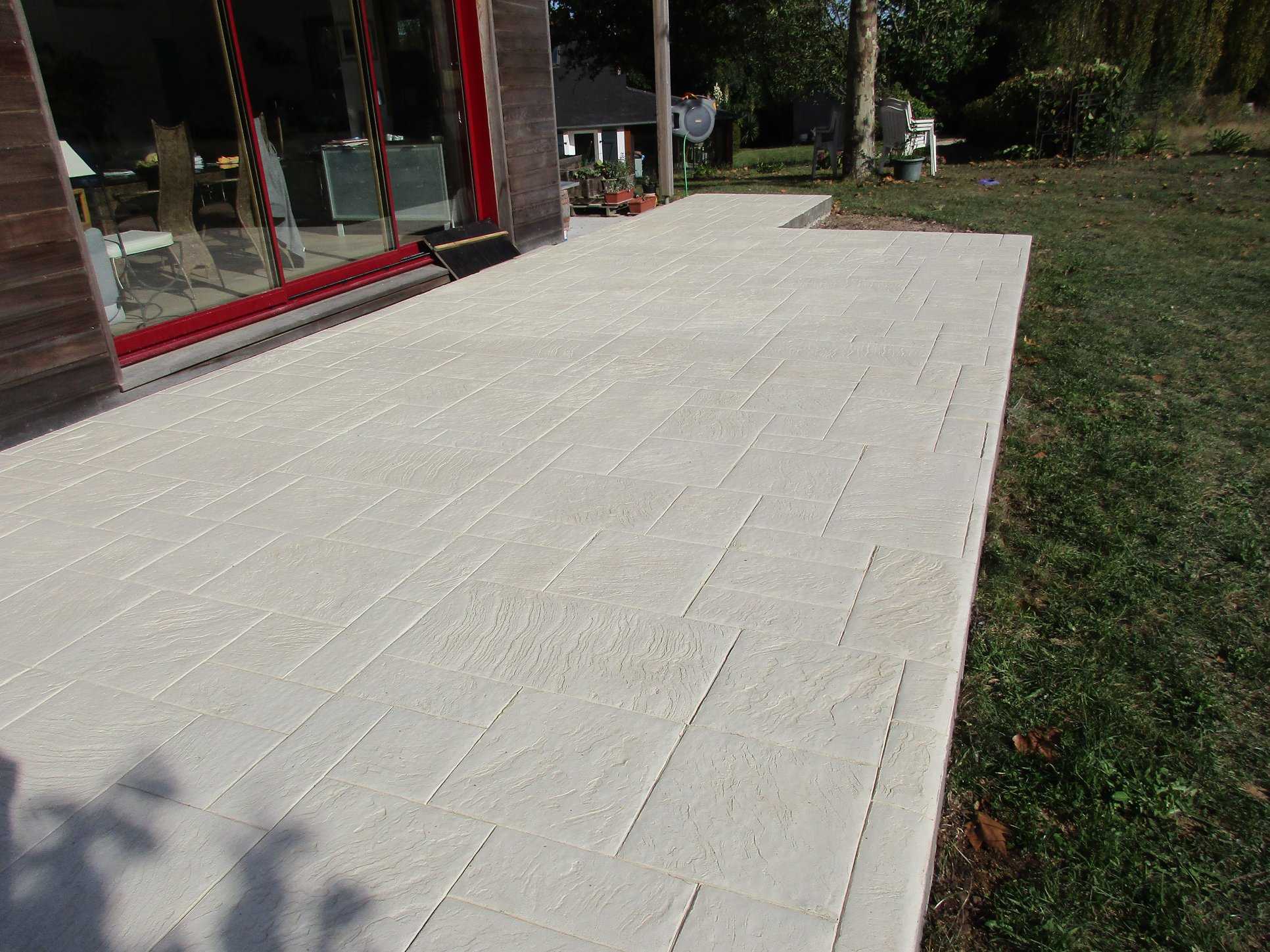 Réalisation d'une terrasse en béton imprimé à Ploufragan (22 240)