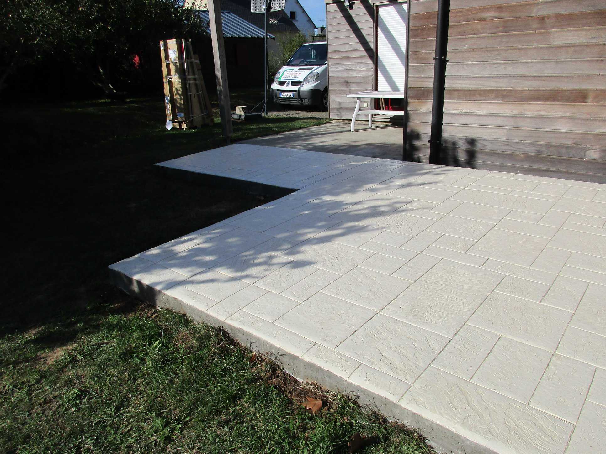 Réalisation d'une terrasse en béton imprimé à Ploufragan (22 240)